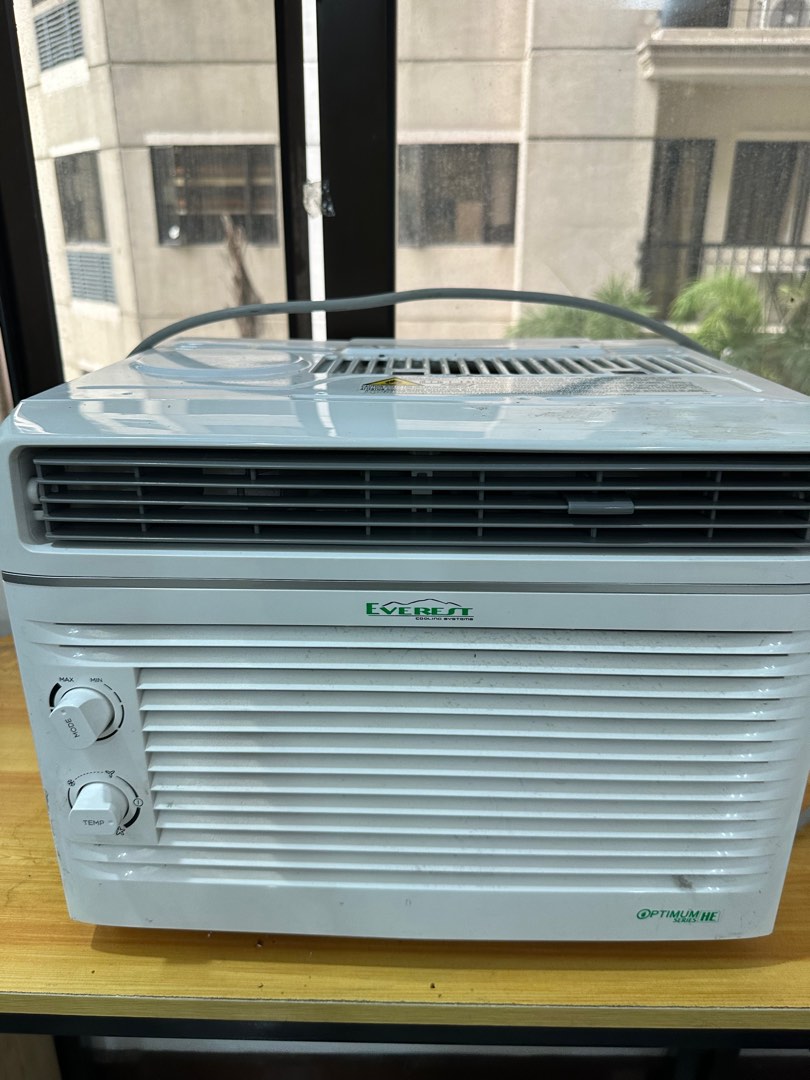 Everest .6hp Aircon, TV & Home Appliances, Air Conditioning and Heating ...