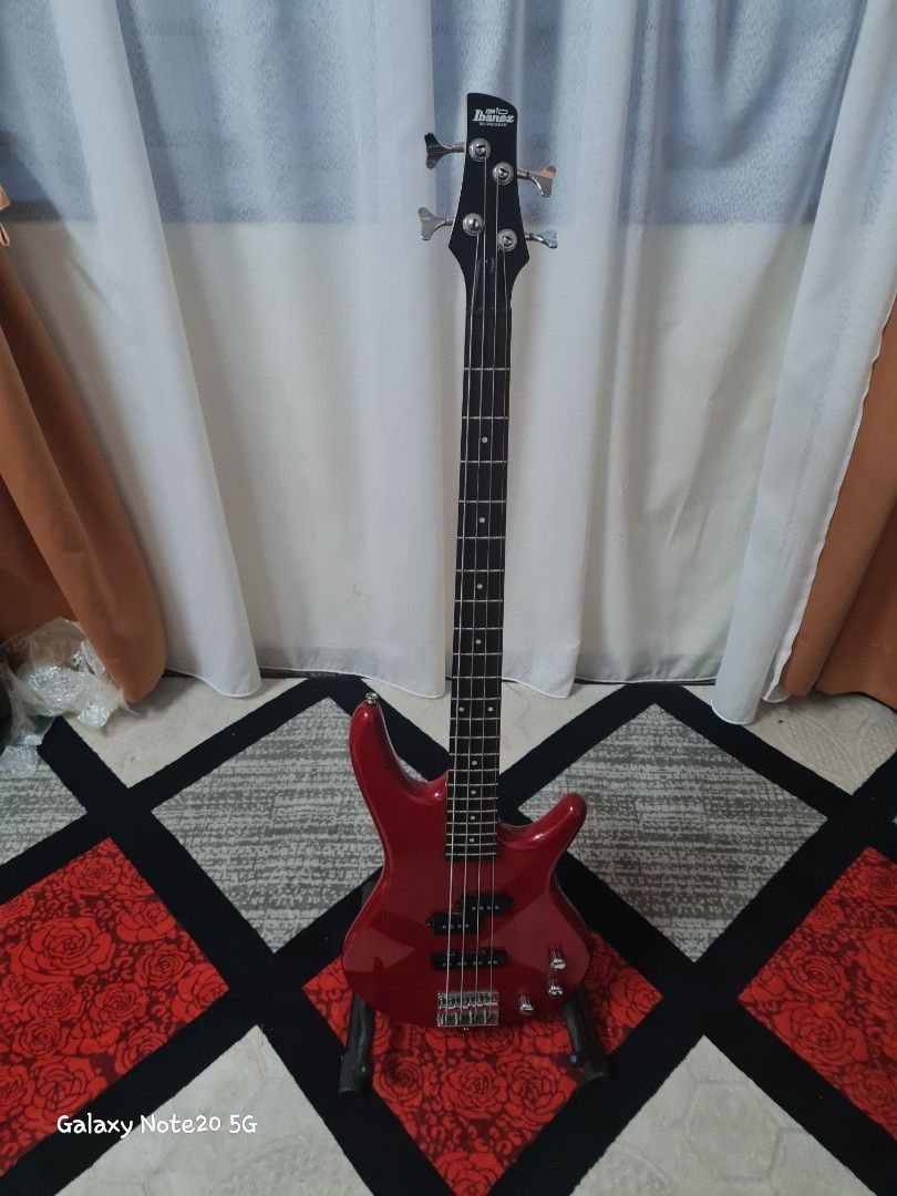 Ibanez Gio Bass Guitar GSR180, Hobbies & Toys, Music & Media, Musical ...