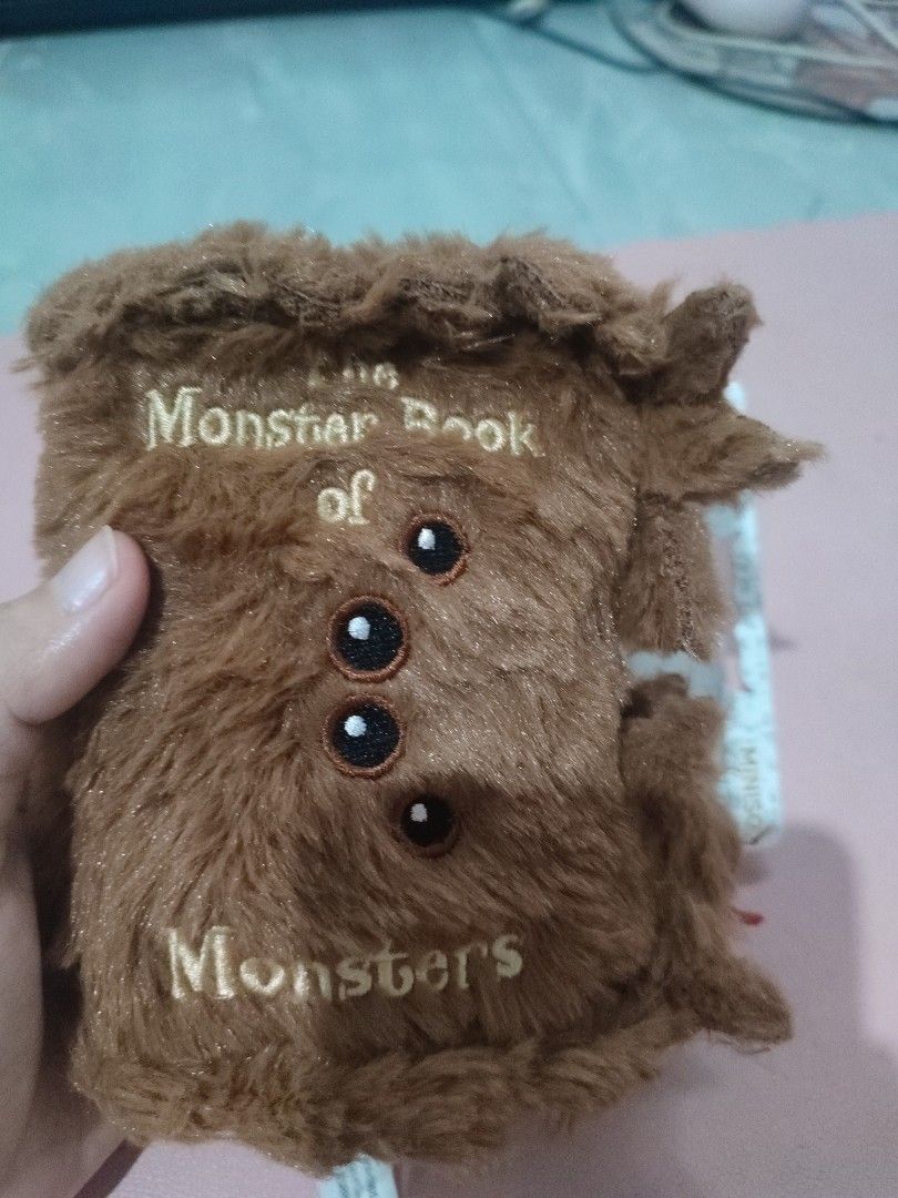 Miniso x Harry Potter monster monsters book, Fesyen Wanita, Aksesoris ...