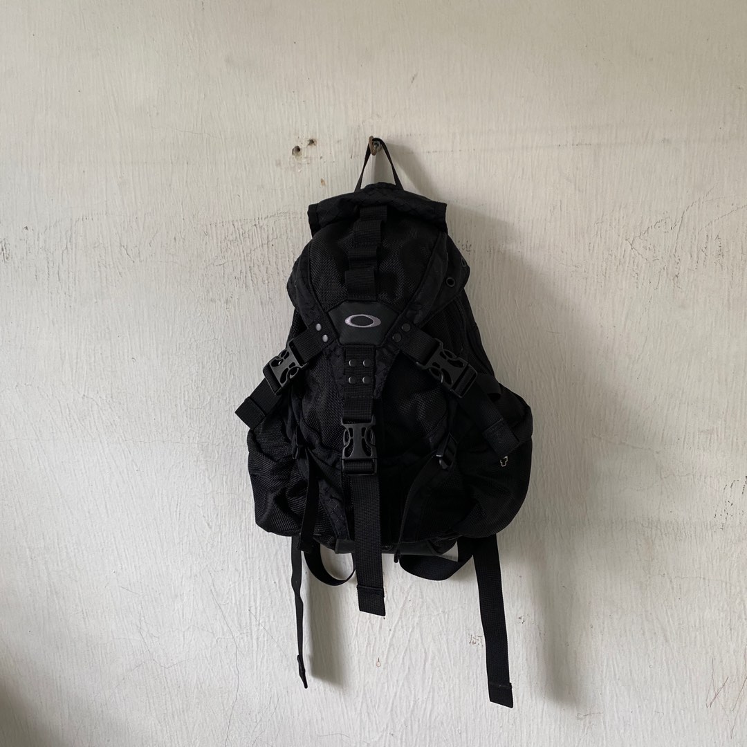 Oakley Mini Icon Backpack, Men's Fashion, Bags, Backpacks on Carousell