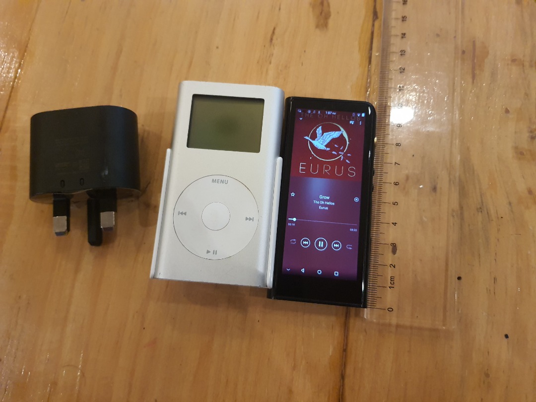 Smol Android tablet iPod Mini Size Sony Walkman GameBoy Nintendo ...