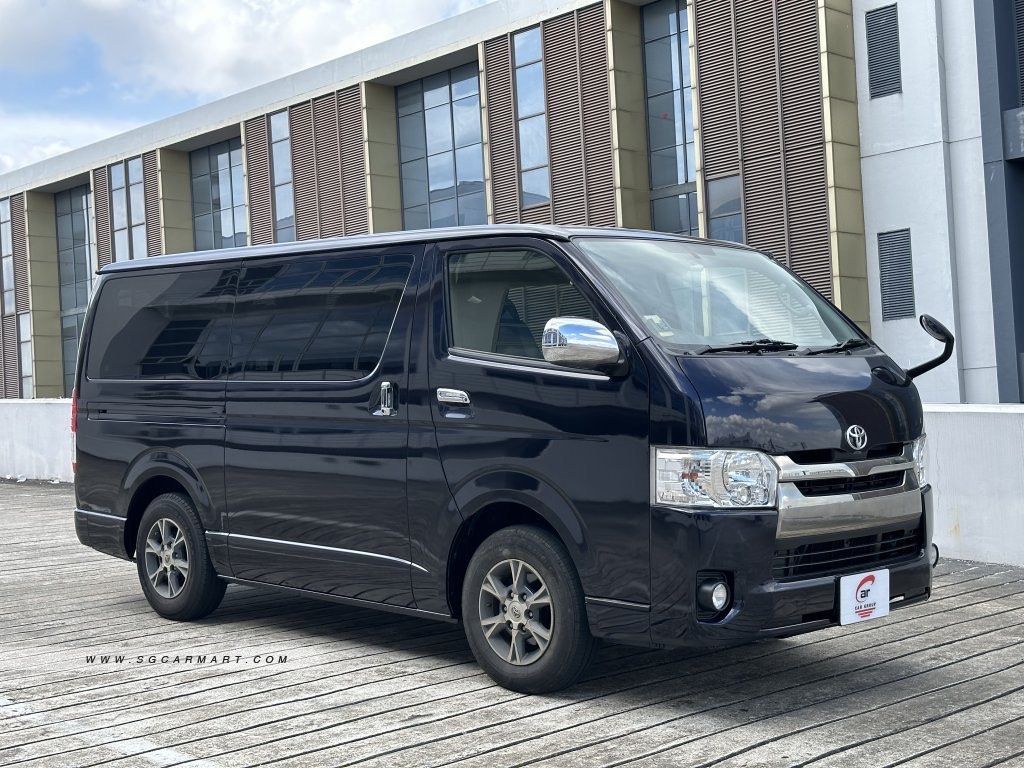 Standard Roof Bus Toyota Hiace 3.0A Super GL Auto, Cars, Commercial ...