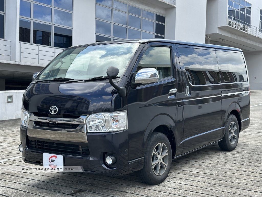 Standard Roof Bus Toyota Hiace 3.0A Super GL Auto, Cars, Commercial ...