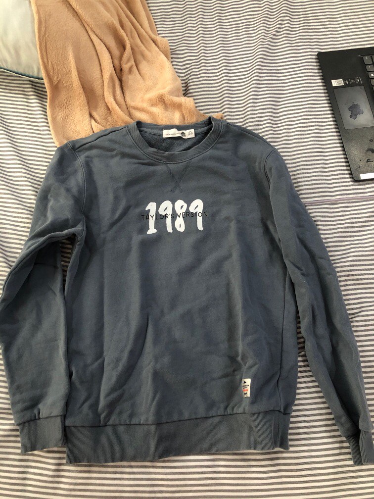 taylor swift 1989 sweater, Women's Fashion, Tops, Longsleeves on Carousell
