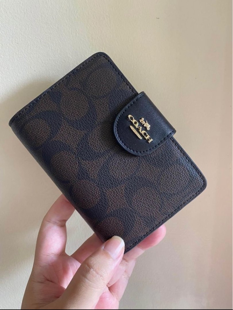 Coach medium wallet, Women's Fashion, Bags & Wallets, Wallets & Card ...