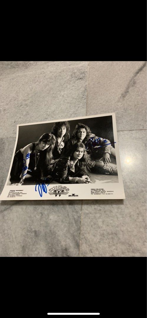 Gambar lama wings bersama sign, Hobbies & Toys, Music & Media, CDs ...