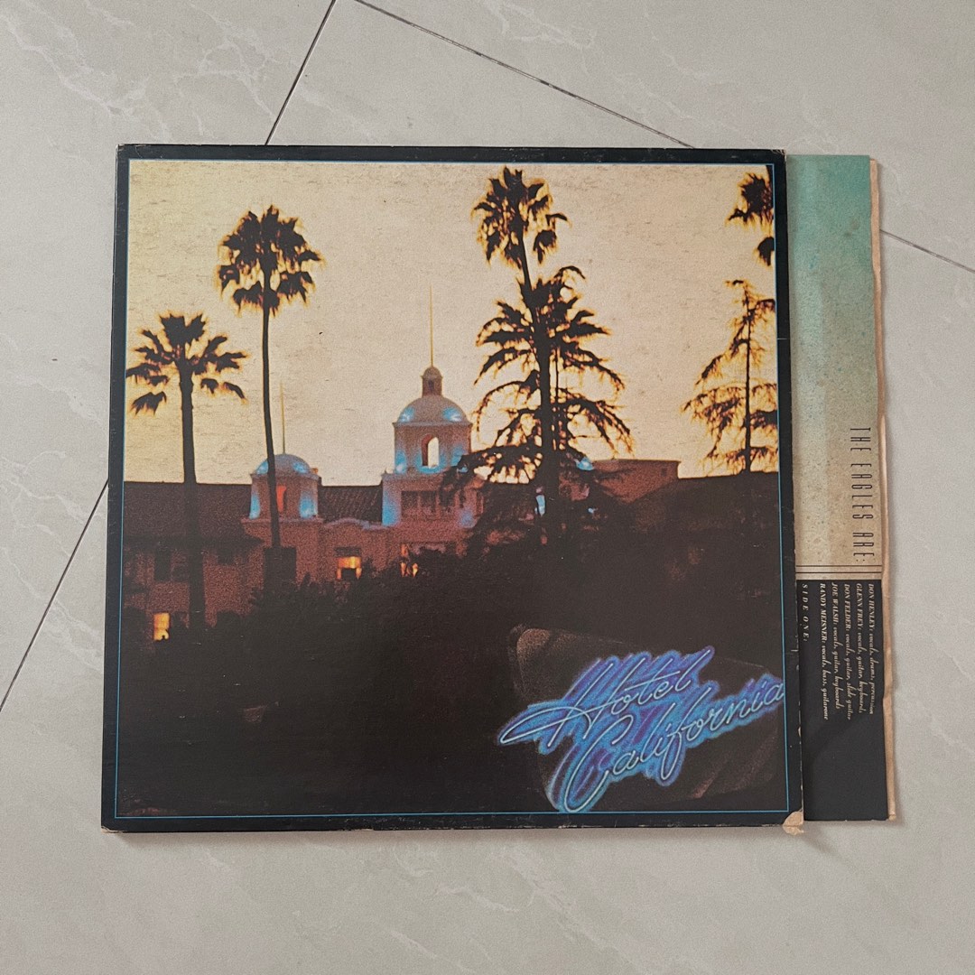 LP EAGLES HOTEL CALIFORNIA VINYL PIRINGAN HITAM, Toys & Collectibles ...
