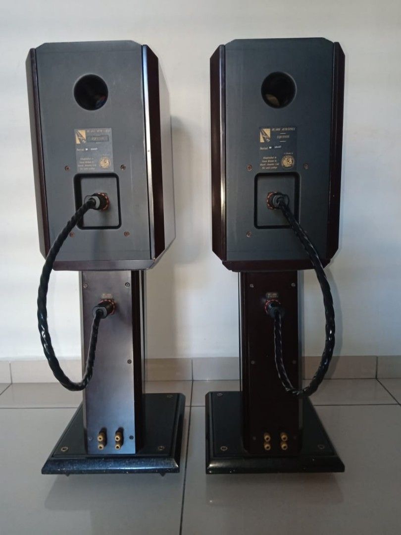 Ruark Equinox high-end loudspeaker with a huge, wide and deep ...