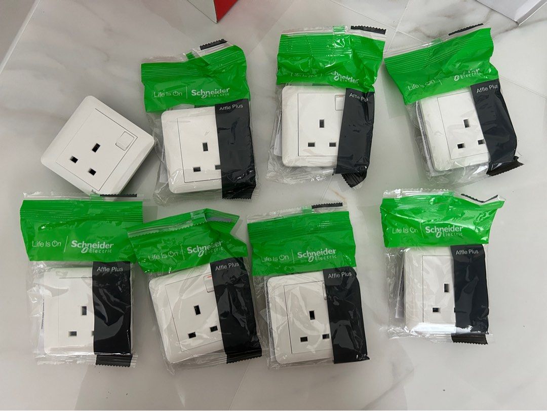 Schneider Electric 13A Switch Socket / 6 Data Socket (SS3 PJ Pickup), TV & Home Appliances ...