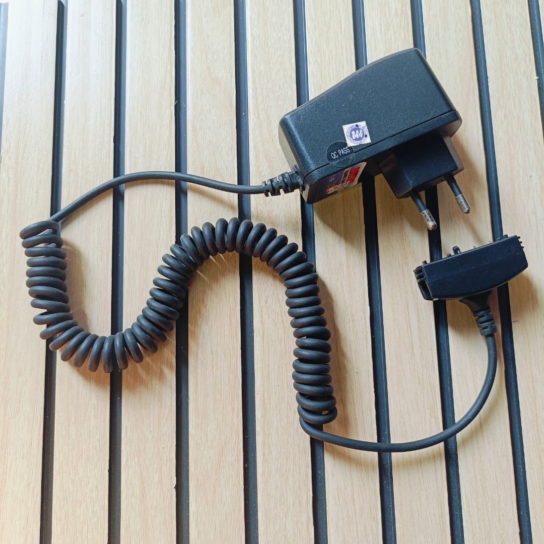 Travel Charger handphone Ericsson Bang & Olufsen, Telepon Seluler ...