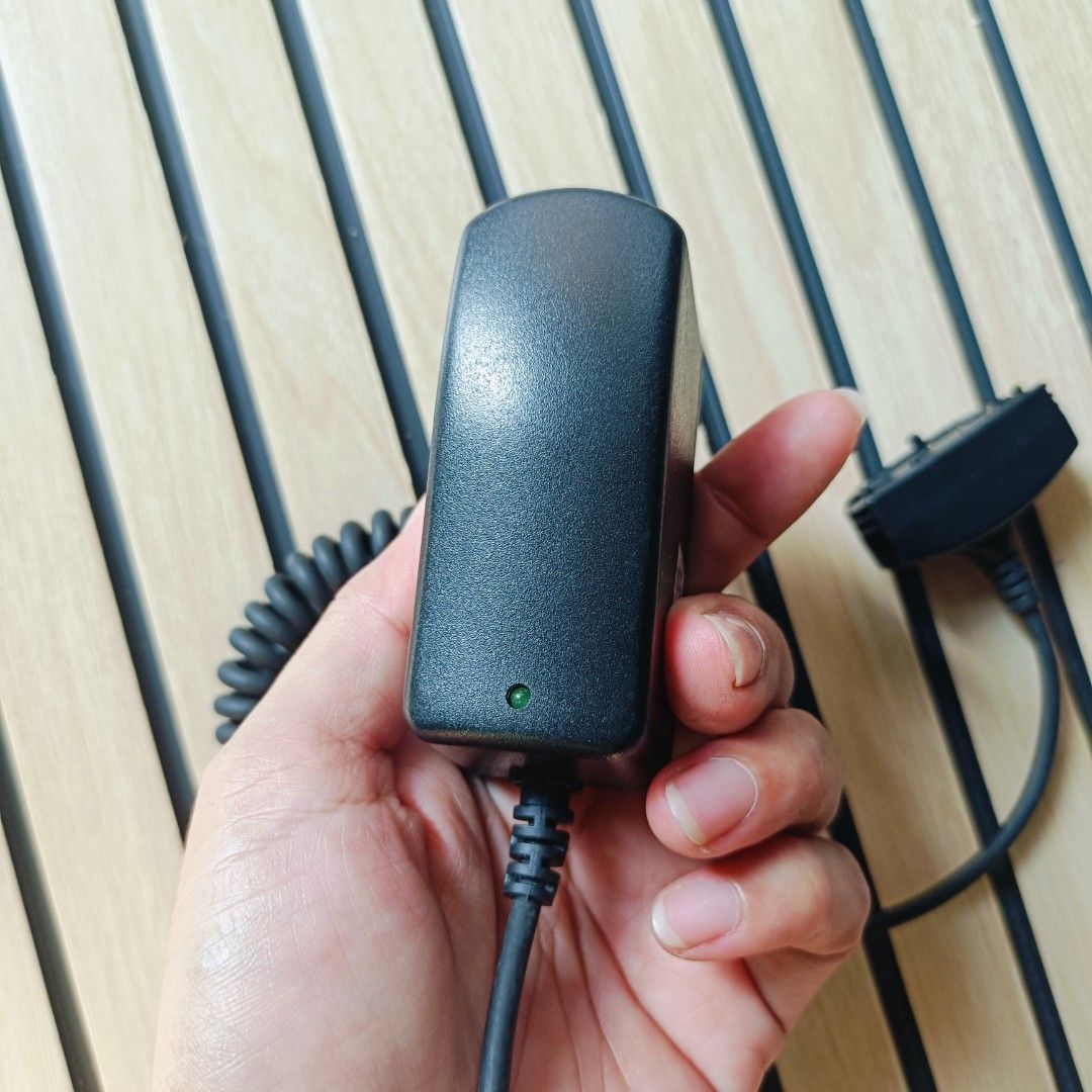 Travel Charger handphone Ericsson Bang & Olufsen, Telepon Seluler ...