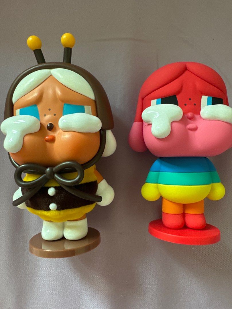 Crying again popmart bee and rainbow. Authentic with receipt Php800 ...