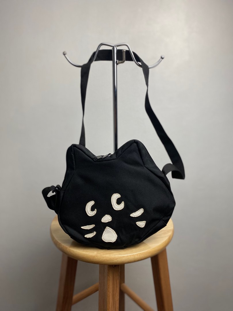 Ne-Net Issey Miyake Cat Surprised Sling Bag, Women's Fashion, Bags ...