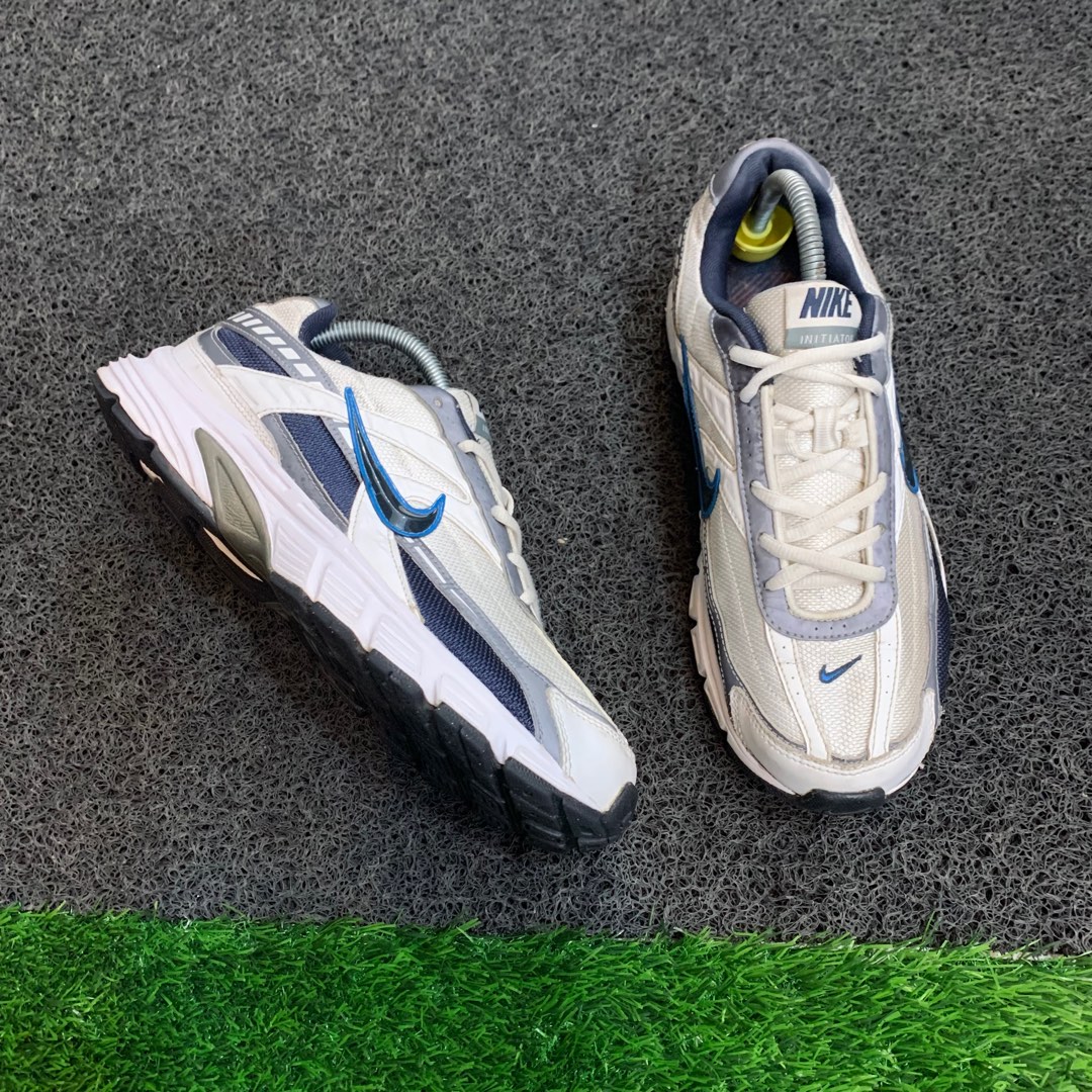 Nike INTIATOR, Fesyen Pria, Sepatu , Sneakers di Carousell