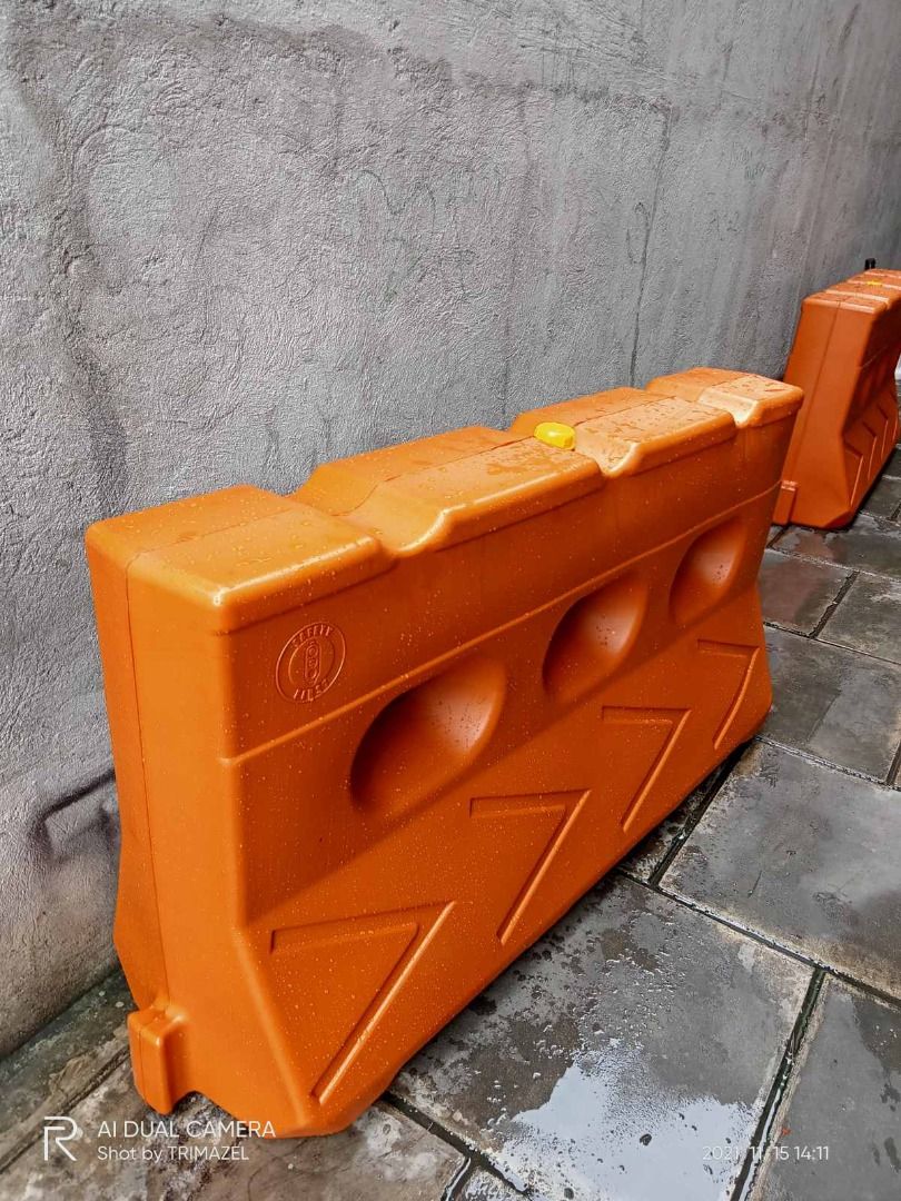 PLASTIC BARRIER BRB-3, Furniture & Home Living, Cleaning & Homecare ...