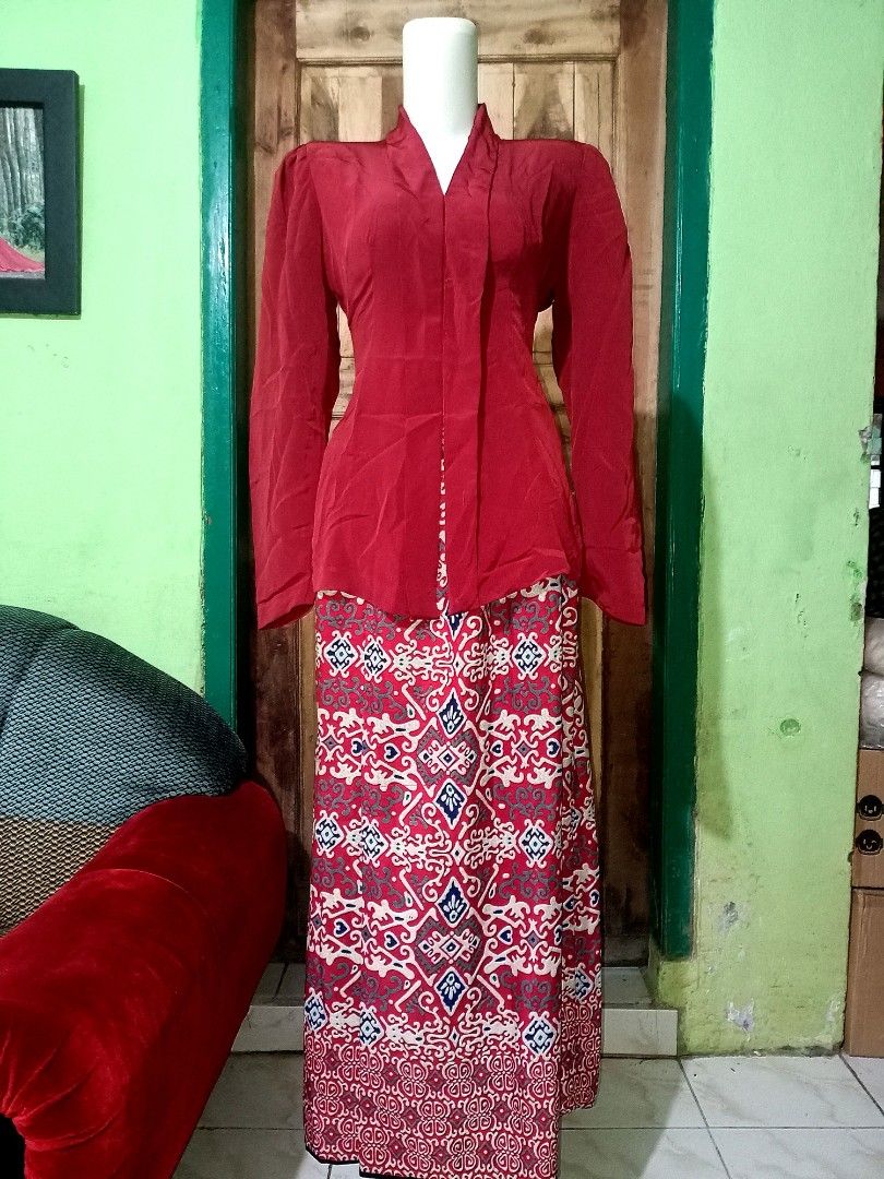 Set Kutu Baru Kartini Merah / Setelan Kebaya Kutu Baru Merah / Set ...
