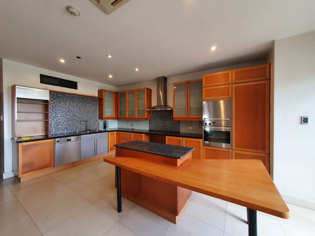 3 Bedroom Unit for Sale in Lawton Tower Essensa East Forbes BGC ...