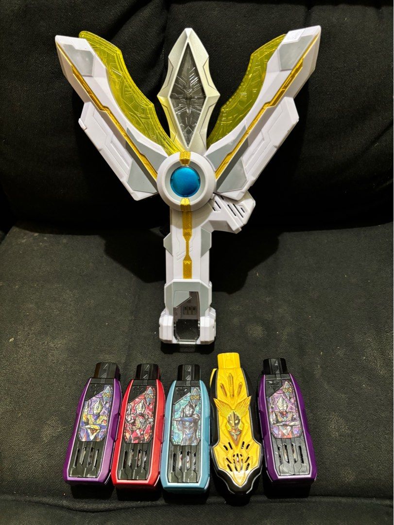 Bandai Ultraman Trigger DX Guts Sparklens with 5 Dx hyperkey Glitter ...