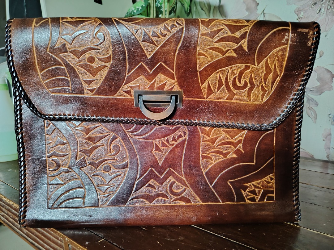 Beg 100% Kulit Corak Ukiran kayu, Women's Fashion, Bags & Wallets ...