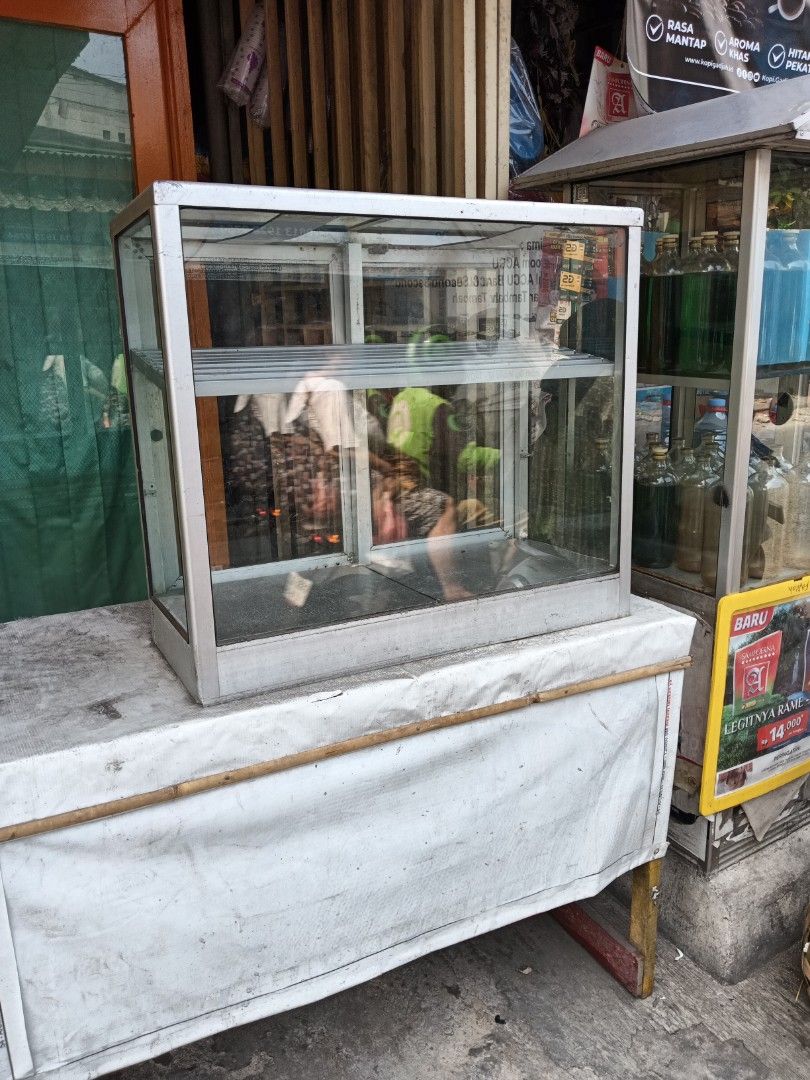 ettalase bekas ciken, Perabotan Rumah di Carousell