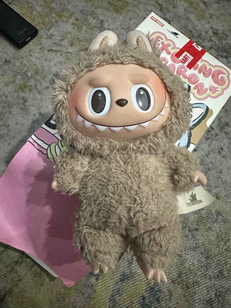 Labubu Macaroon V1 Toffee, Toys & Collectibles, Mainan di Carousell