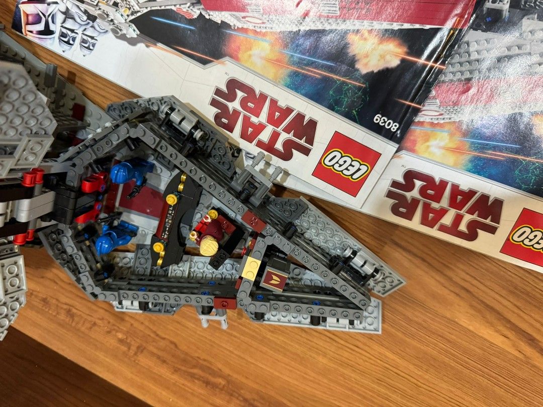 LEGO 8039 Star Wars The Clone Wars Venator Class Republic Attack ...