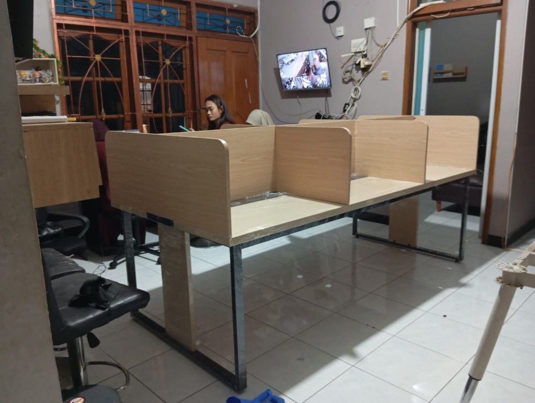 Meja partisi sekat atas new custom, Barang Yang Dicari di Carousell