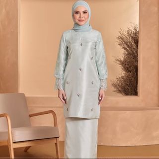 Qaamnie Iris Kurung, Women's Fashion, Muslimah Fashion, Baju Kurung ...