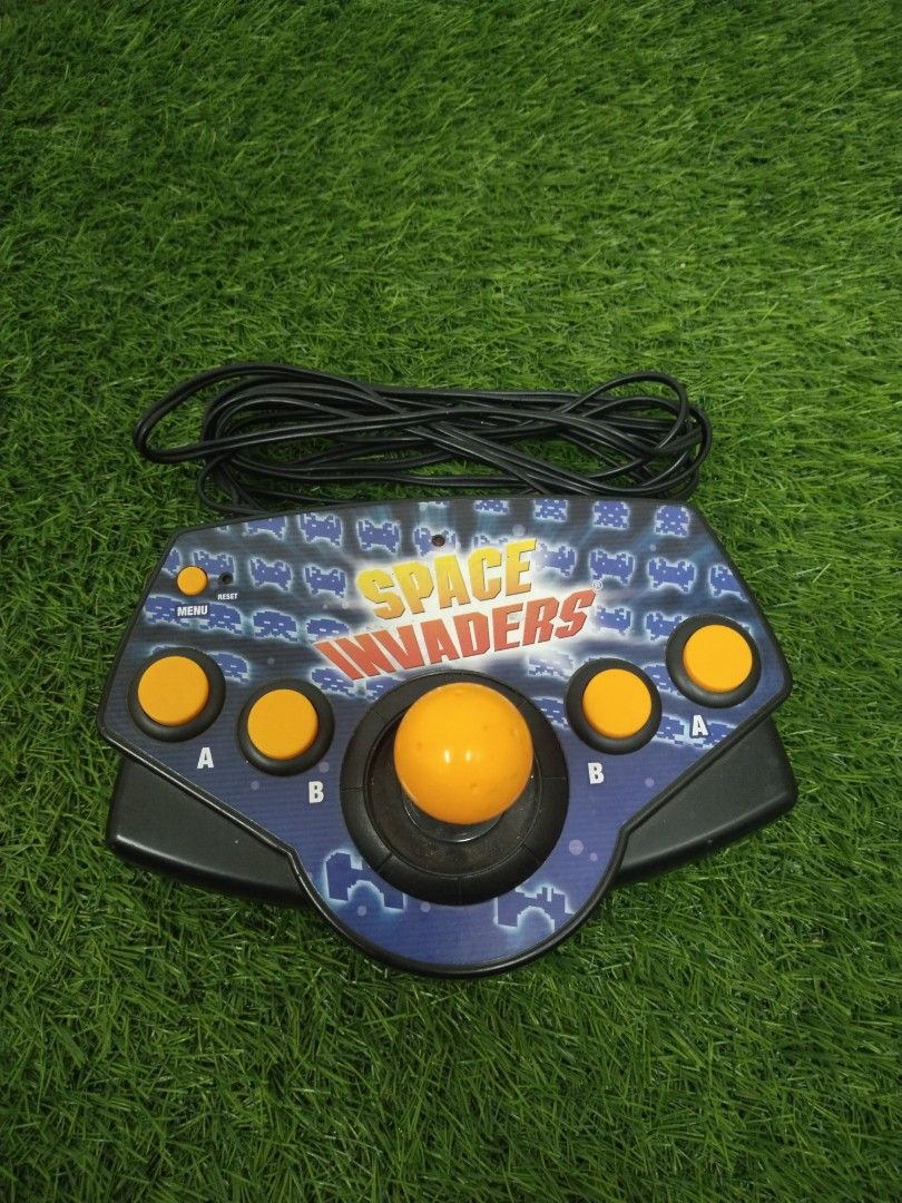 Radica Space Invaders Plug N Play TV Games ( 5 in 1 Taito Games), Video ...