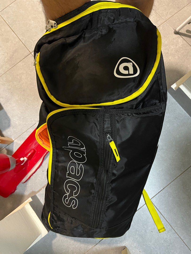 Apacs badminton bag, Sports Equipment, Sports & Games, Racket & Ball ...