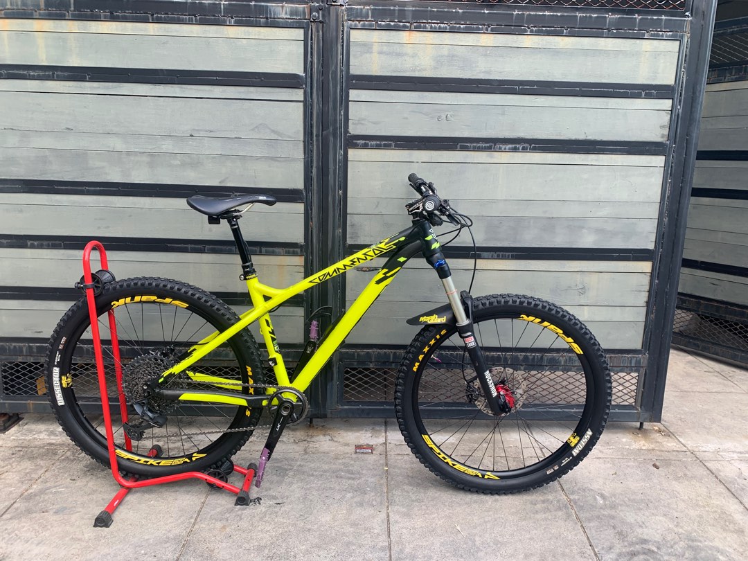 Commencal meta ht pro (FRAME ONLY) With: BIKE SKIN, BOTTLE CAGE, AND ...