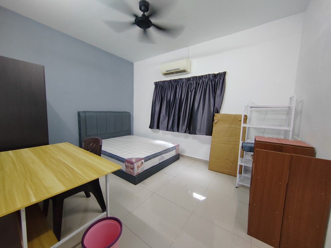 FEMALE Middle ROOM for Rent @ Southern park klang, Looking For on Carousell