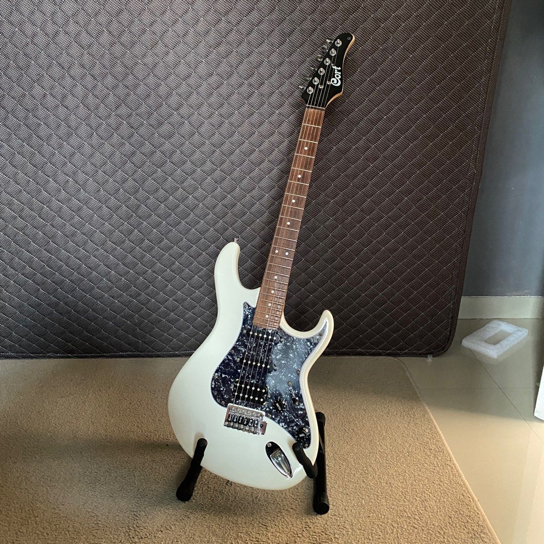 gitar listrik stratocaster original cort, Musik & Media, Alat di Carousell