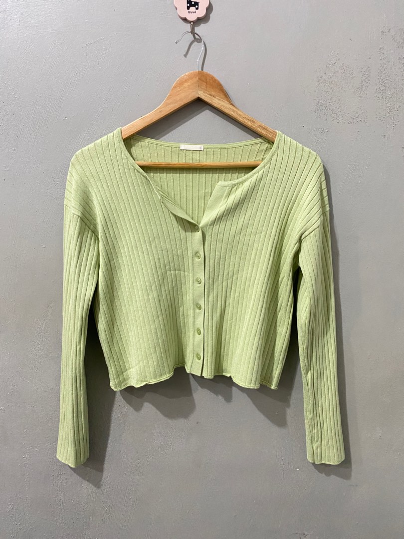 GU Knitted, Women's Fashion, Coats, Jackets and Outerwear on Carousell