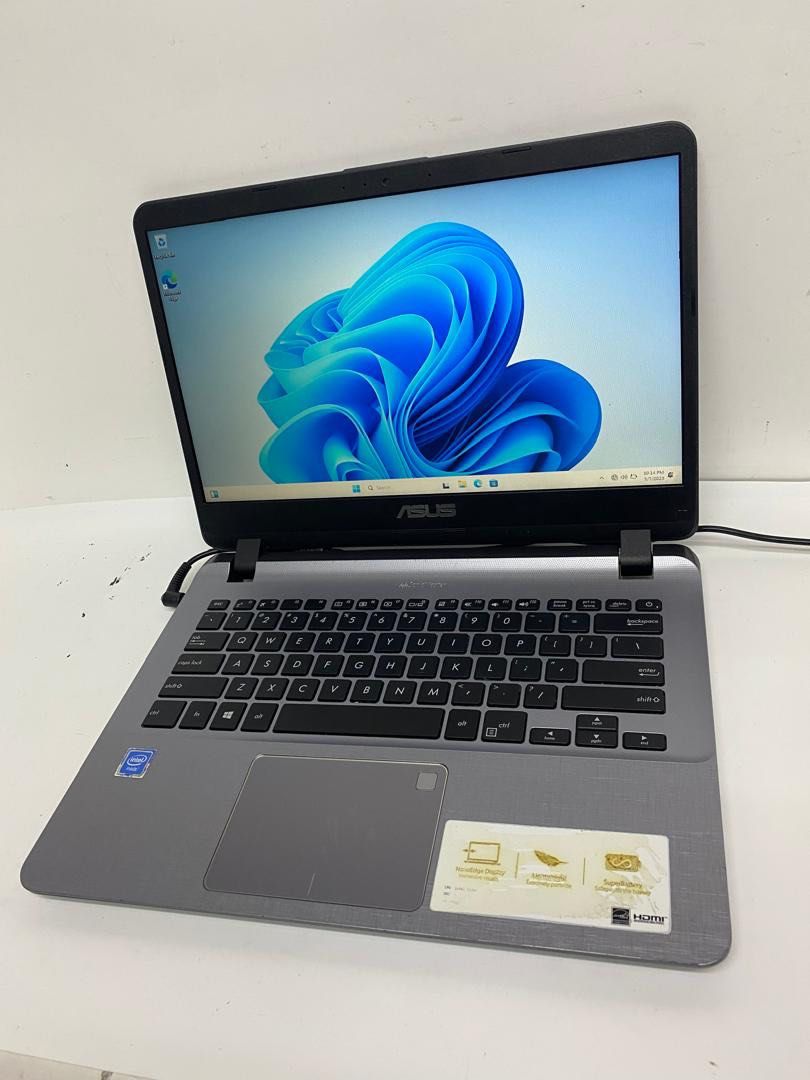 Laptop Asus Slim Processor Intel Pentiem Ram 4Gb (Can upgrade) SsD ...