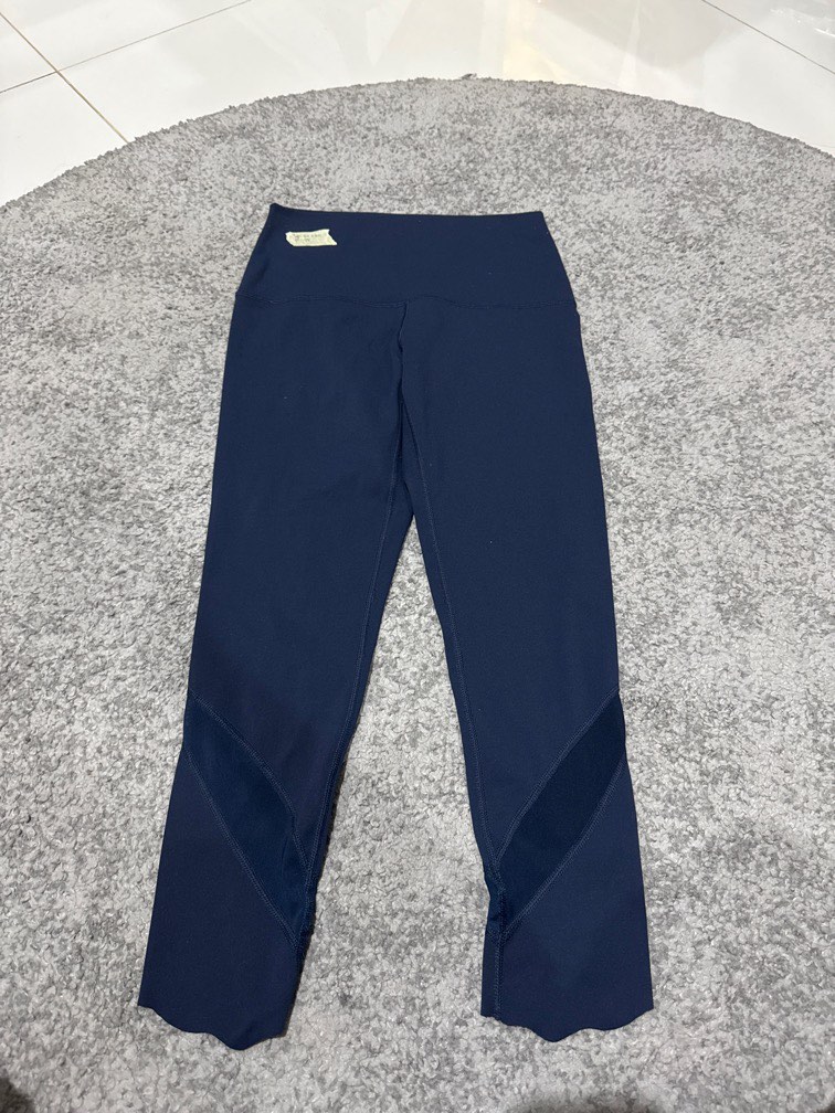 lululemon cutting label, Olah Raga, Baju Olahraga di Carousell
