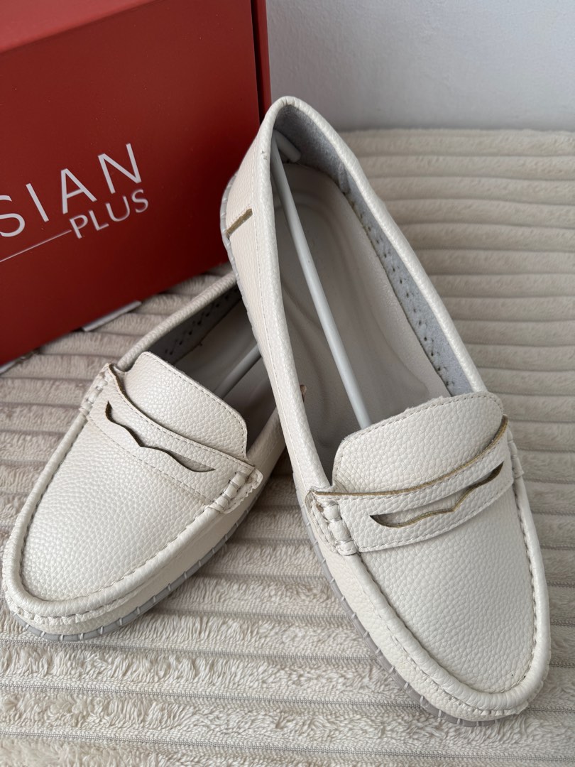 Parisian Plus Loafers (White/Cream), Women's Fashion, Footwear, Loafers ...
