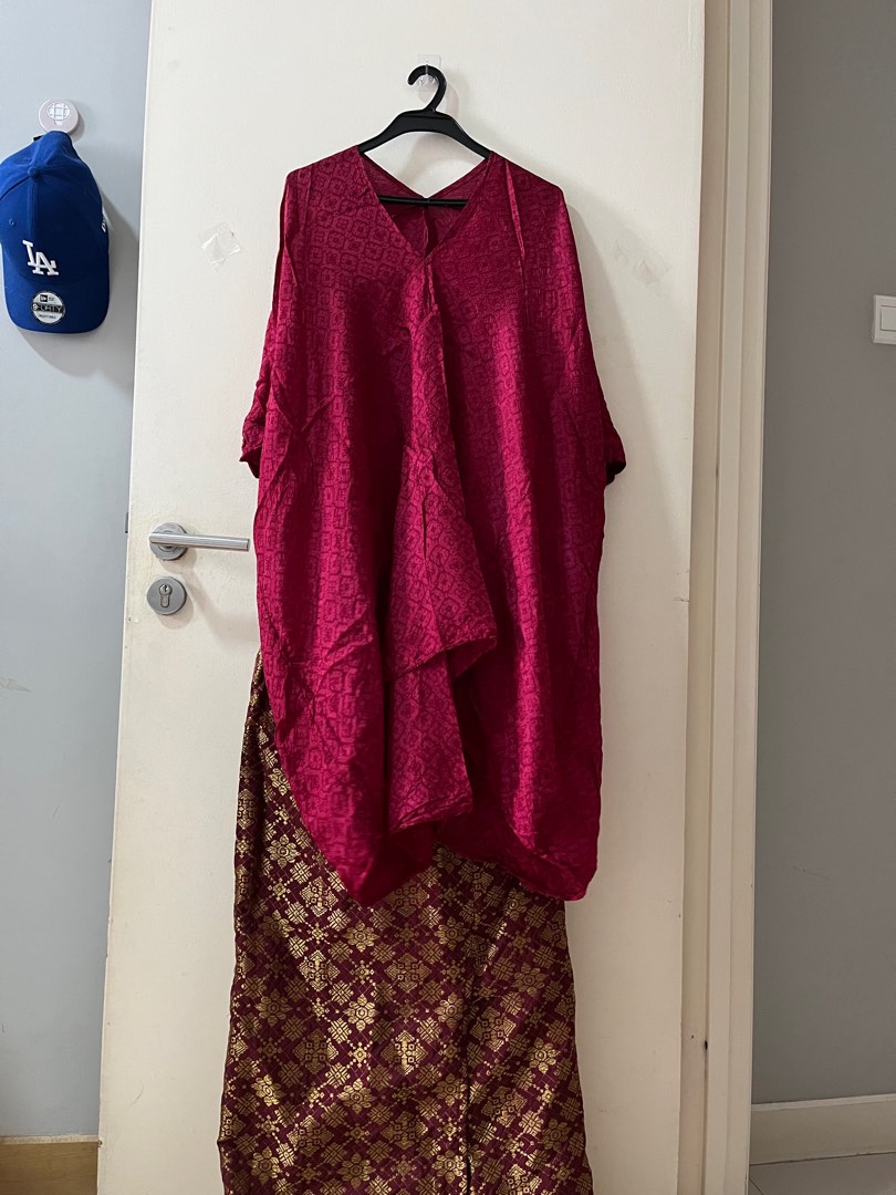 red songket, Women's Fashion, Muslimah Fashion, Baju Kurung & sets on ...
