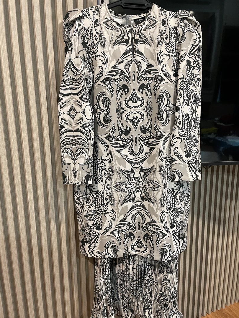 Rizman Ruzaini Baju kurung set, Women's Fashion, Muslimah Fashion, Baju ...