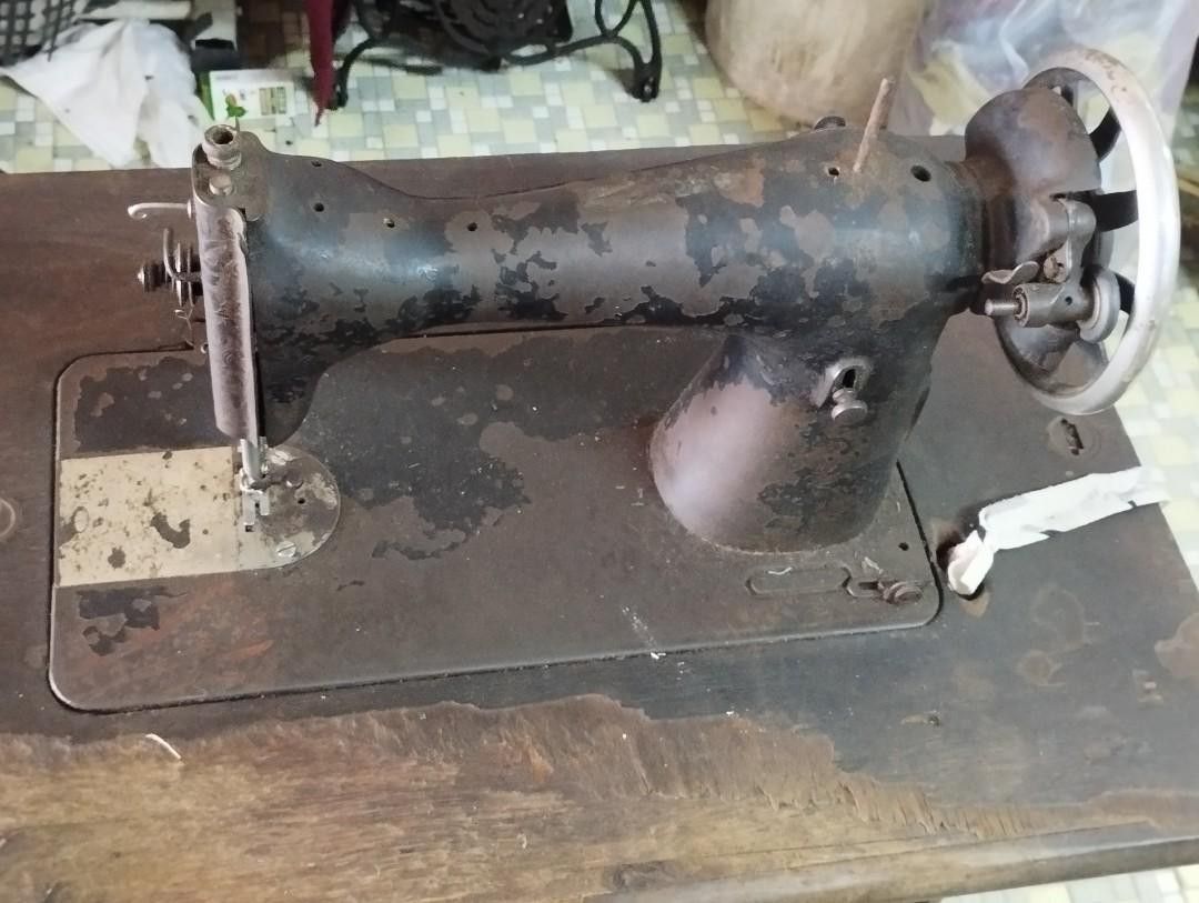 Single tailoring machine, Looking For on Carousell
