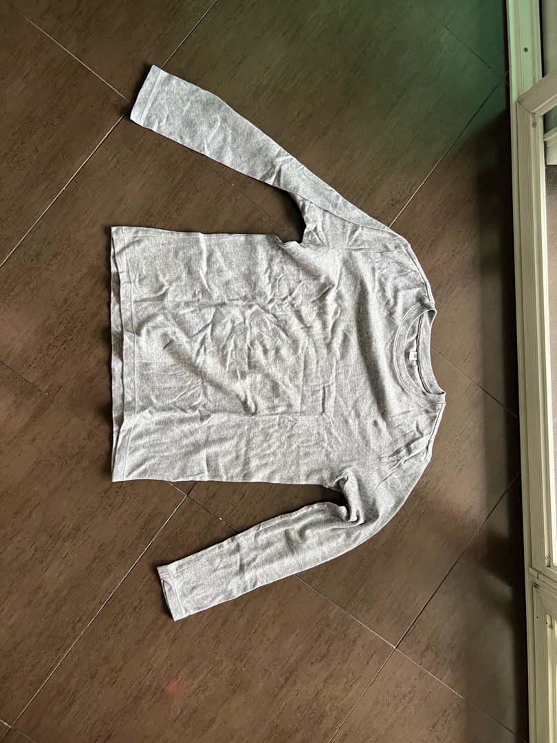 Uniqlo 150 Sweater Gray. Just washed, never used, Babies & Kids, Babies & Kids Fashion on Carousell