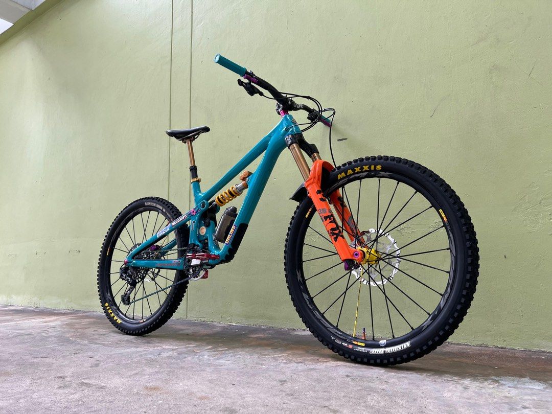Yeti SB165 Turq M 27.5 Upgraded , XX1 and ohlins, Sports Equipment ...