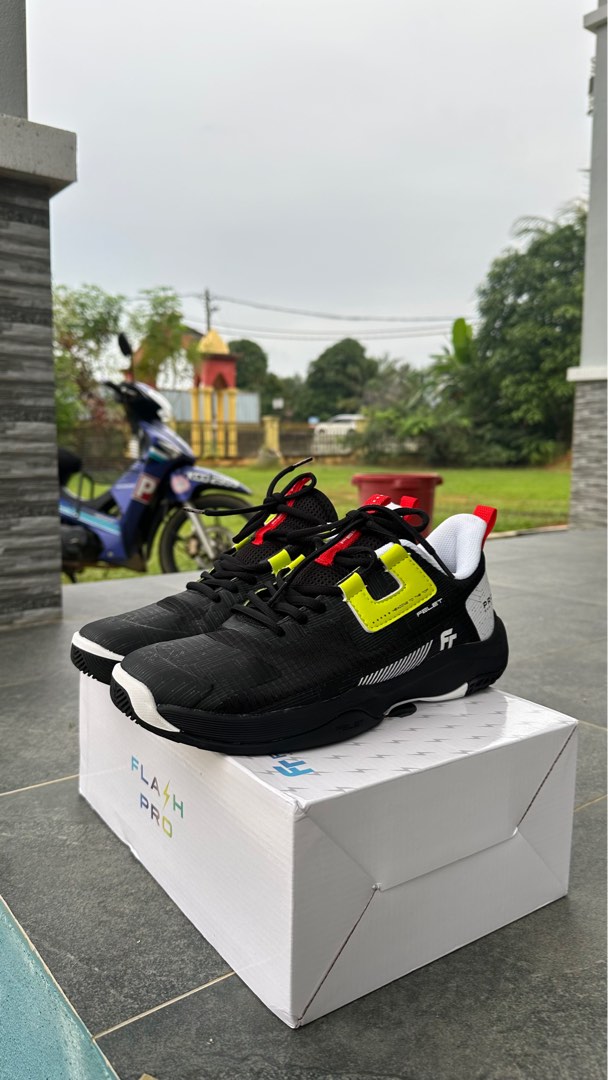 FELET FLASH PRO, Men's Fashion, Footwear, Sneakers on Carousell