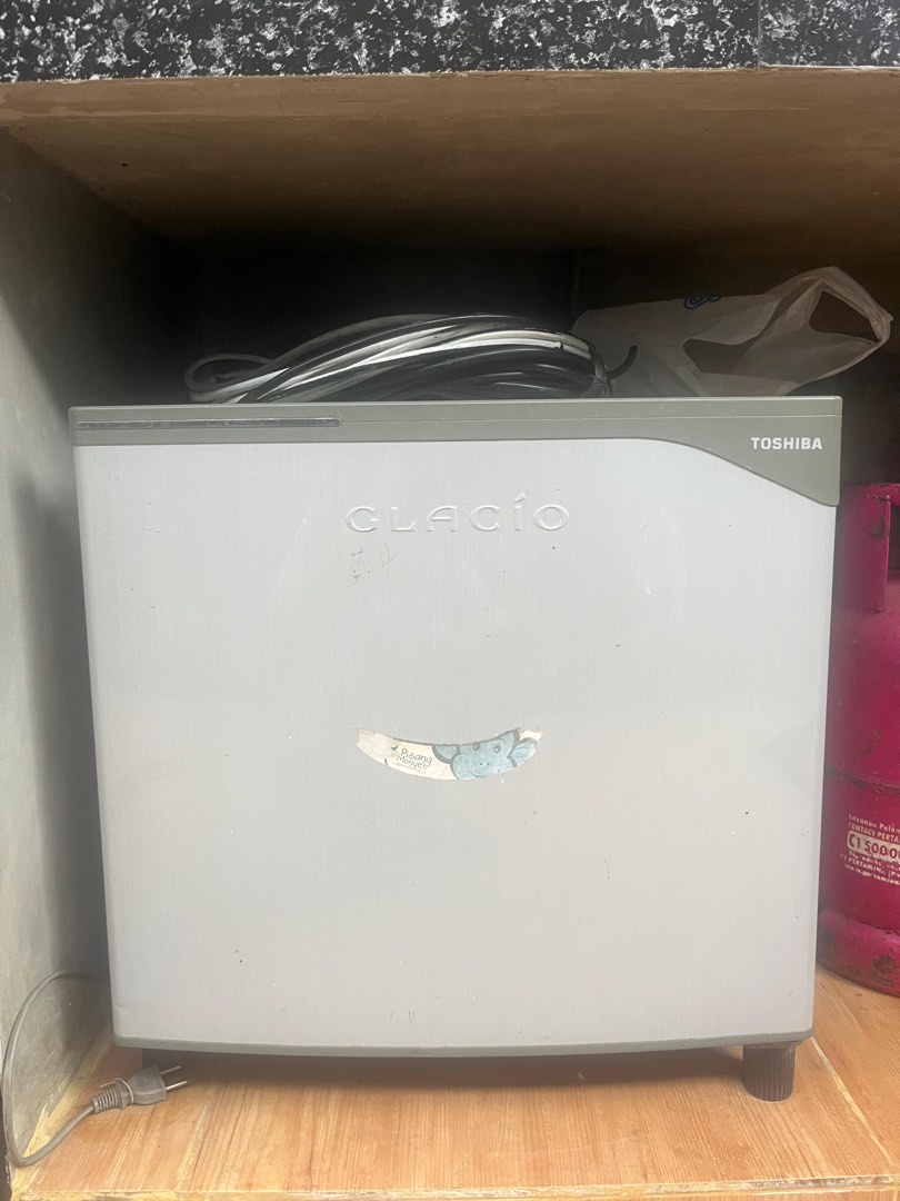 kulkas toshiba glacio mini 1 pintu, Elektronik, Lainnya di Carousell