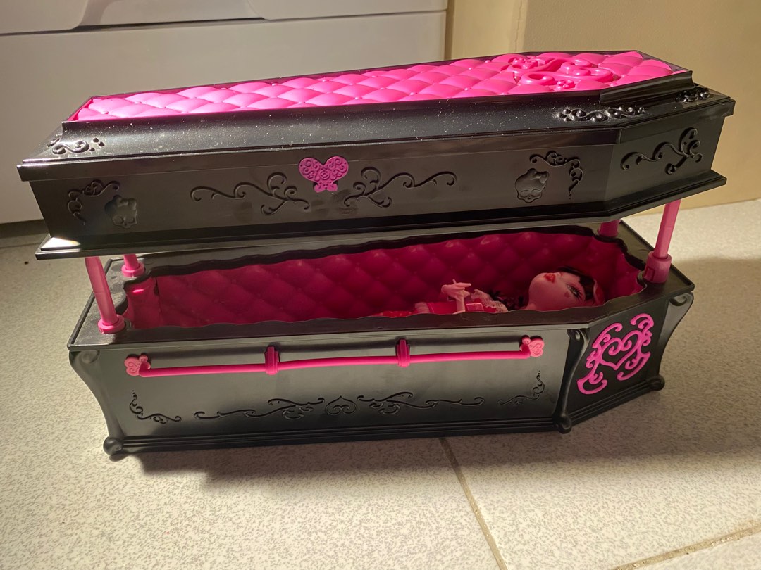 Monster High - Draculaura Drop Dead Tired Doll SET, Hobbies & Toys ...