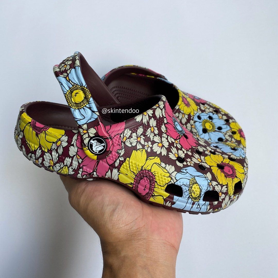 RESMI PT MAP Crocs Classic Retro Floral Clog Dark Cherry Multi Original, Fesyen Pria, Sepatu ...