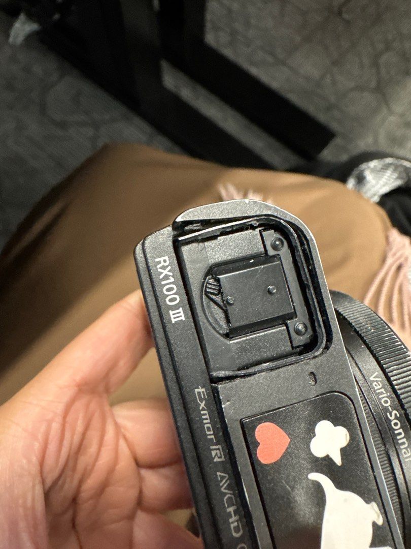 SONY RX 100 M3 (III) - used with scratches, damaged viewfinder but ...