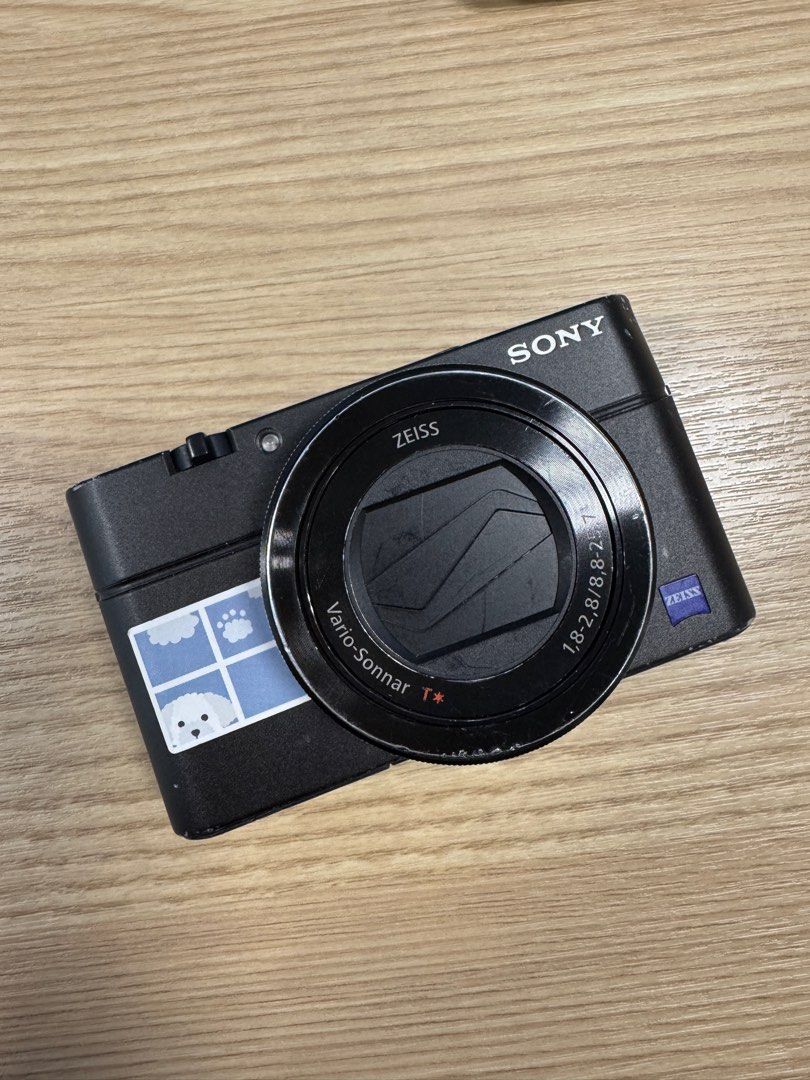 SONY RX 100 M3 (III) - used with scratches, damaged viewfinder but ...
