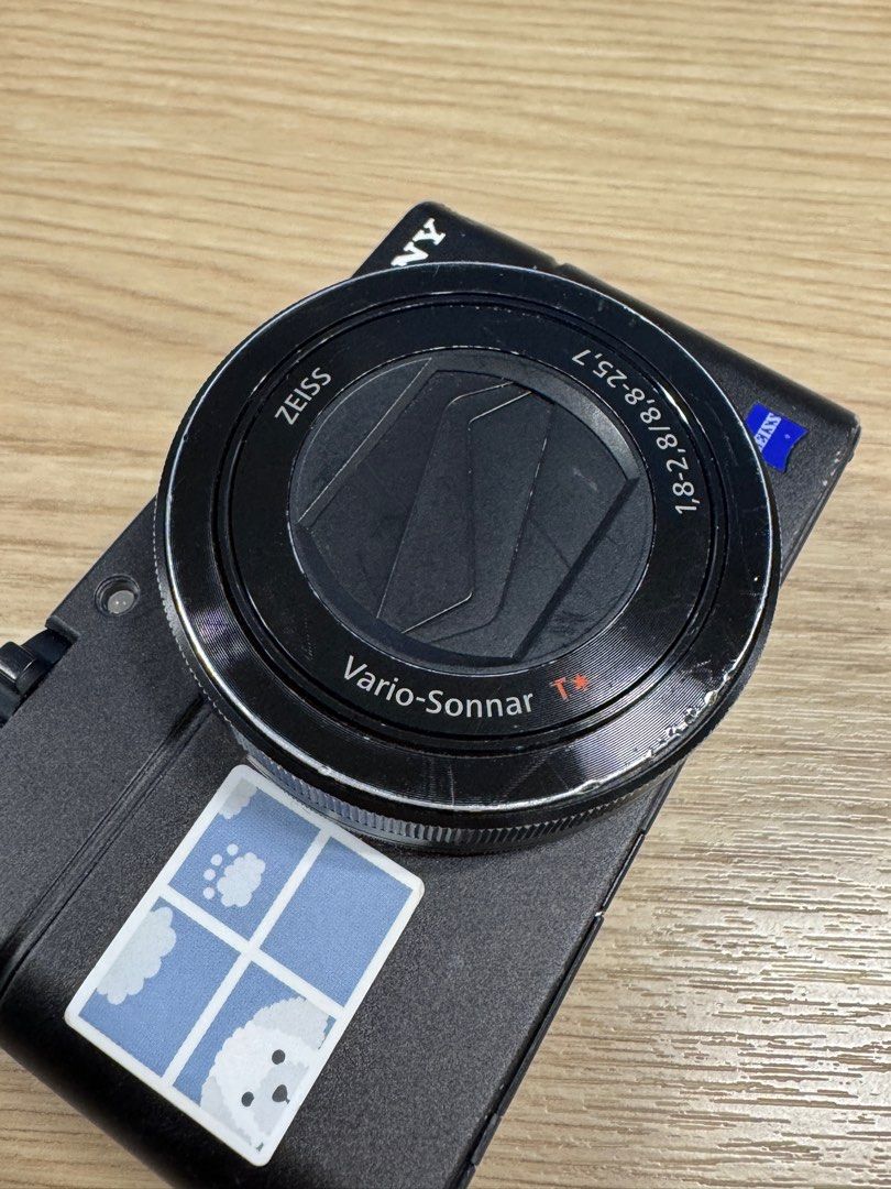 SONY RX 100 M3 (III) - used with scratches, damaged viewfinder but ...