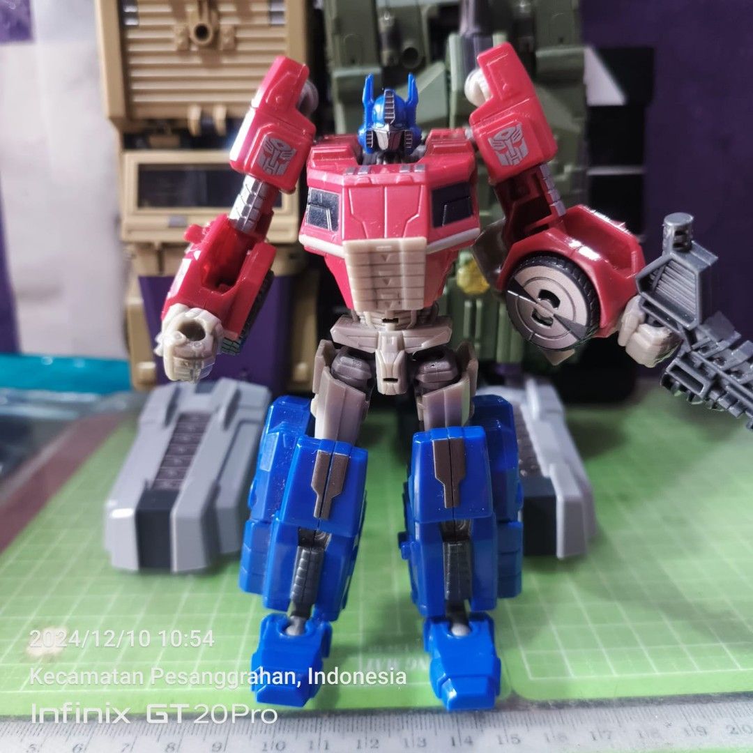 Transformers Generations FOC Fall Of Cybertron Deluxe Optimus Prime ...